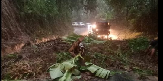 BNPB Kucurkan Bantuan Rp350 Juta untuk Penanganan Banjir dan Longsor di ... BNPB Kucurkan Bantuan Rp350 Juta untuk Penanganan Banjir dan Longsor di ...