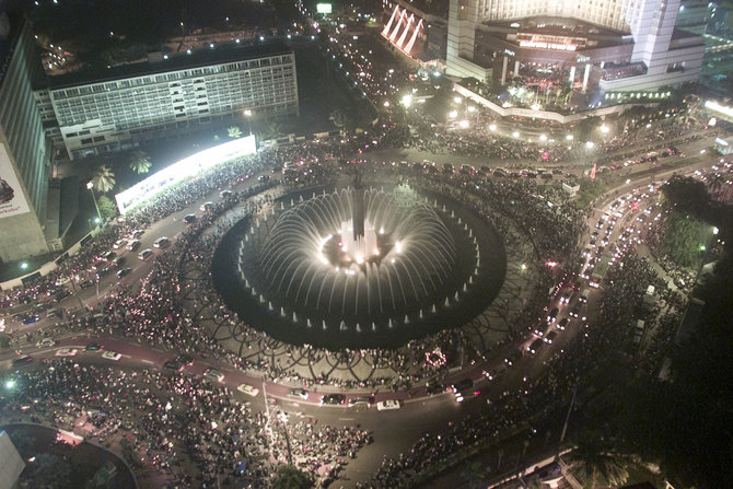 Walkot Surabaya Larang Konvoi hingga Tiup Terompet di Malam Tahun Baru, Ini Alasannya | merdeka.com