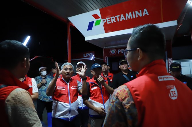 Hadapi Tahun Baru, Pertamina Perkuat Pertashop untuk Suplai BBM & LPG di Jalur Sulit | merdeka.com