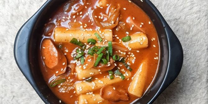 Cara Membuat Toppoki yang Enak dan Sederhana, Begini Resepnya | merdeka.com