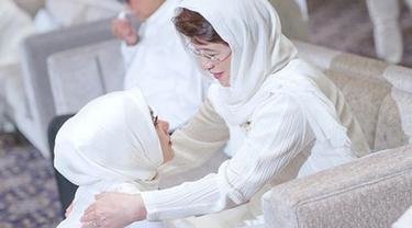 4 Potret Syahrini dan Ibu Mertua di Jepang, Akrab dan Kompak | merdeka.com