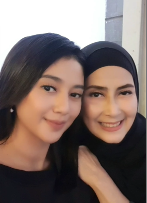 Main di Takdir Cinta yang Kupilih, Ini Potret Akrab Baby Zelvia bareng Pemain Lainnya