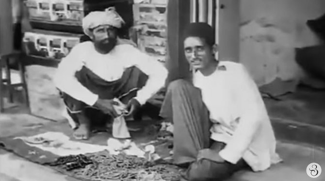 Potret Jadul Pasar Tradisional Tahun 1921 di Kaki Merapi, Jualan Payung ...