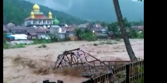 BPBD Imbau Warga Jawa Barat Waspada Bencana Alam Akibat Cuaca Ekstrem | merdeka.com