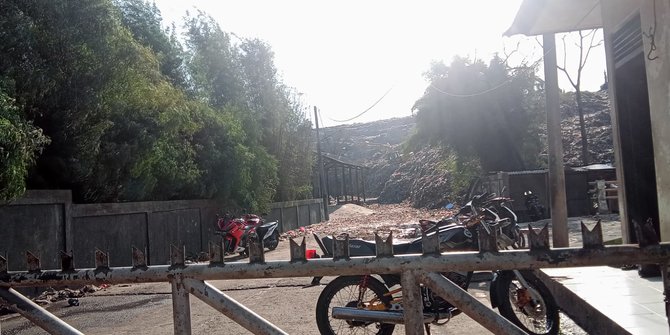Longsor Gunungan Sampah Teratasi, TPA Cipayung Depok Dibuka Kembali | merdeka.com