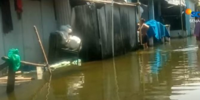Banjir di Demak Tak Kunjung Surut, Warga Mulai Terserang Penyakit | merdeka.com