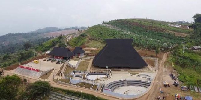 Daya Tarik Geo Teater Rancakalong, Bisa Belajar Budaya Sunda sampai ...