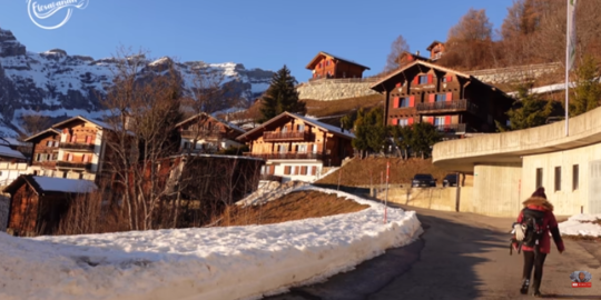 Intip Keindahan Desa Albinen di Swiss, Pemandangan Cantik Penduduknya ...