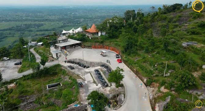 Batu Purba 'Disulap' Jadi Tempat Wisata Hits, Ini Sosok yang Ada di ...