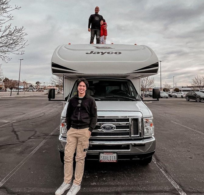 Potret El Rumi di Amerika, Netizen Salfok ke Ahmad Dhani Disebut ...