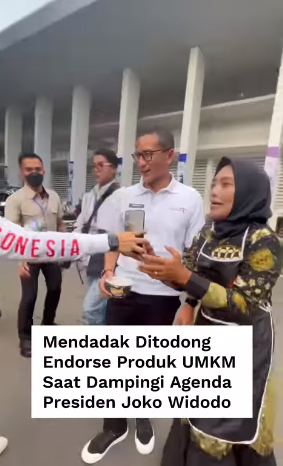 Dampingi Jokowi, Sandiaga Uno Kaget Diajak Emak-Emak Foto Pakai Ini | merdeka.com