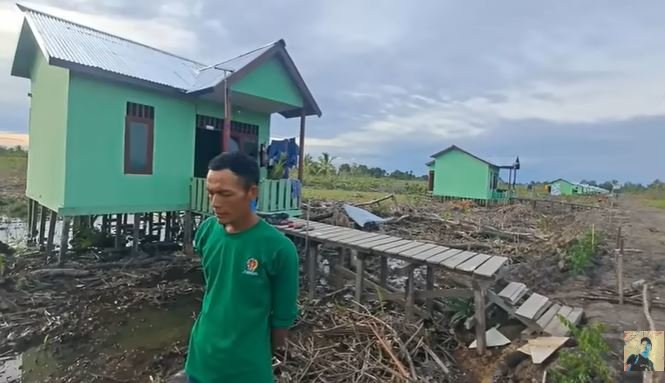 Suasana Kehidupan Kampung Transmigran Jawa di Kalimantan Utara, Penuh ...
