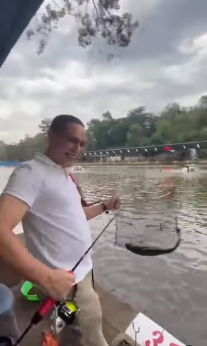 Kompol Beddy 'Ratakan' Mancing Ikan di Kolam, Hasil Tangkapan Bikin ...