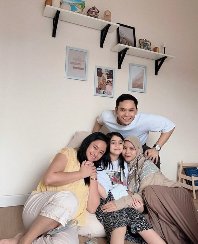 Genap 10 Tahun, Intip Potret Kedekatan Sienna Anak Marshanda dengan Ibu ...