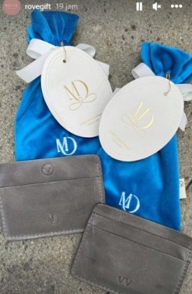 Elegan, Intip Souvenir Pernikahan Mikha Tambayong dan Deva Mahenra ...