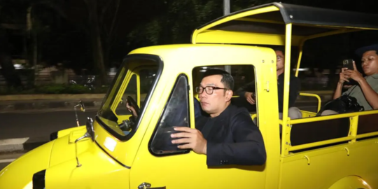 Gunakan Bemo Antik, Musa Rajekshah Ajak Ridwan Kamil Berburu Kuliner ...