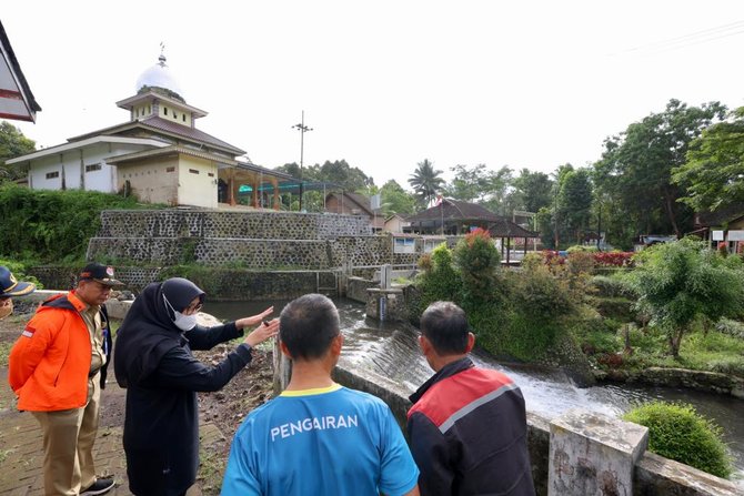 Cek Daerah Hulu untuk Tangani Banjir, Ini Instruksi Bupati Ipuk ...