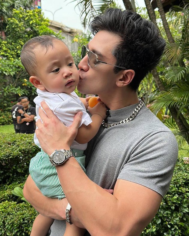 Potret Gemas 5 Artis Gendong Rayyanza, Terbaru Prilly Latuconsina ...