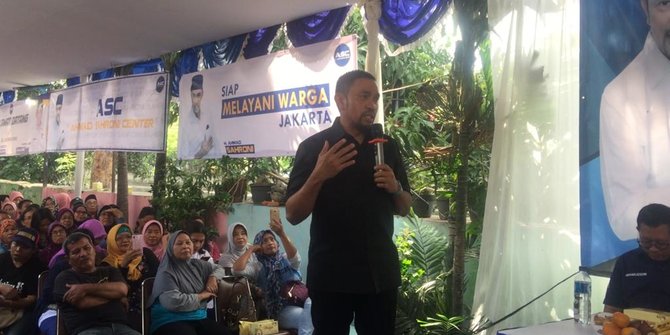 Ahmad Sahroni, Crazy Rich Tanjung Priok yang Pernah Jadi Tukang Semir Sepatu | merdeka.com