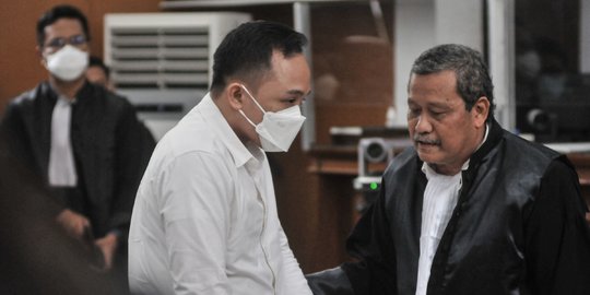 Reaksi Tegar Ricky Rizal Divonis 13 Tahun Penjara | merdeka.com