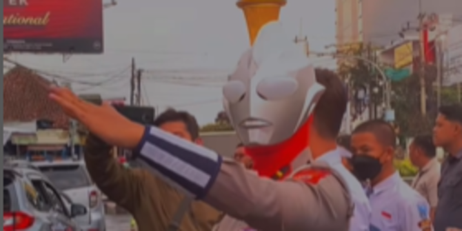 Potret Ultraman "Beraksi' di Jalanan Pusat Kota Kuningan ...