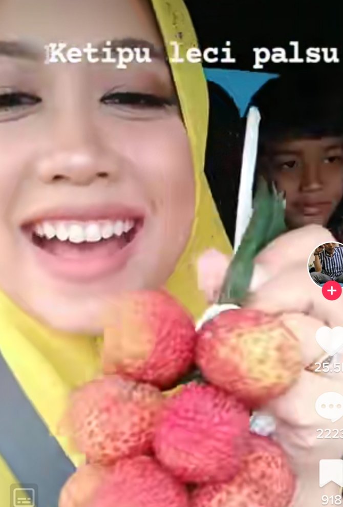 Apes Kena Tipu, Pembeli Ini Beli Buah Leci Ternyata Rambutan Dicukur | merdeka.com