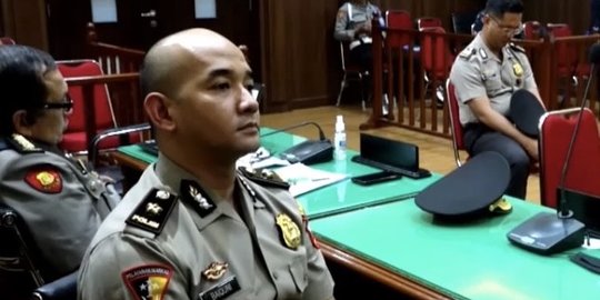 Ayah Harap Kompol Baiquni Divonis Ringan Terkait Kematian Brigadir J | merdeka.com
