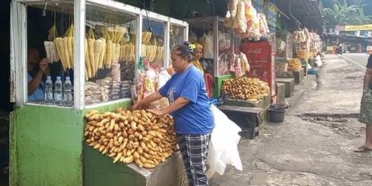 Nasib Pilu Penjual Ubi Cilembu di Sumedang, Dagangan Sepi sejak Ada Tol | merdeka.com