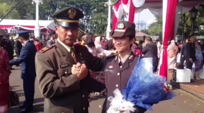 Ayah Perwira TNI Telah Tiada, Perwira Polwan Tulis Pesan Haru Sudah Penuhi 1 Amanah | merdeka.com