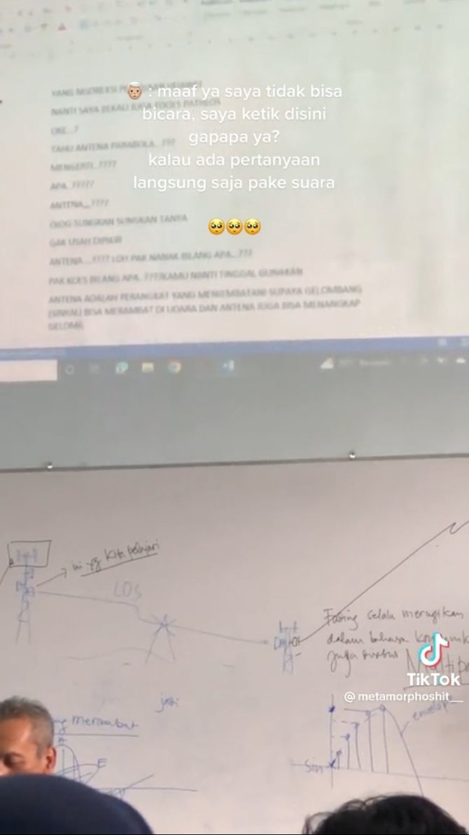 Pita Suaranya Diangkat, Aksi Dosen Tetap Semangat Mengajar dengan ...