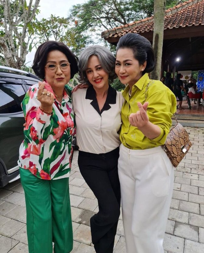 Jadi Indri Sosok Ibu Dafri, Ini Potret Debbie Cynthia bareng Pemain ...