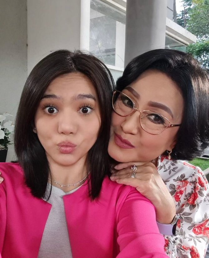 Jadi Indri Sosok Ibu Dafri, Ini Potret Debbie Cynthia bareng Pemain ...