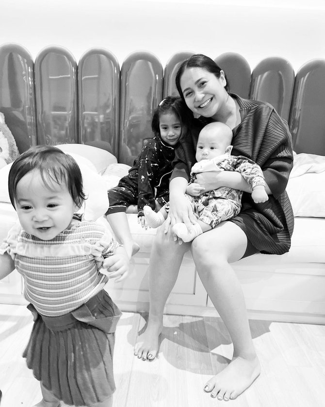 5 Artis Ini Disebut Memiliki Gaya Parenting yang Baik, jadi Panutan Ibu ...