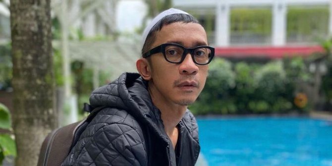 5 Potret Terbaru Transformasi Aming, Tampil Berpeci hingga Rambut Super ...