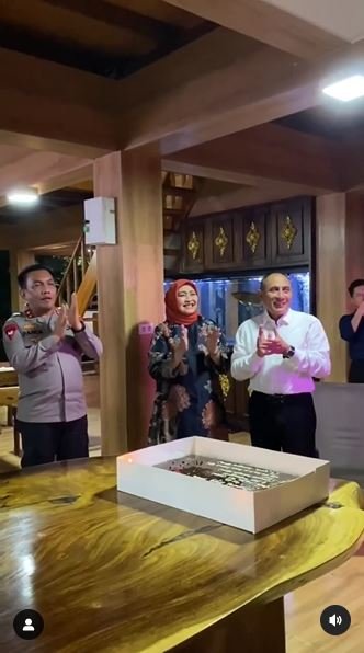 Gubernur Eks Pangkostrad Kaget Rumahnya Mendadak Didatangi Irjen Polri ... Gubernur Eks Pangkostrad Kaget Rumahnya Mendadak Didatangi Irjen Polri ...