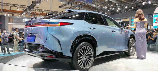All New Lexus RZ Tampil di GJAW 2023, SUV Mewah Teknologi Baterai Terkini | merdeka.com