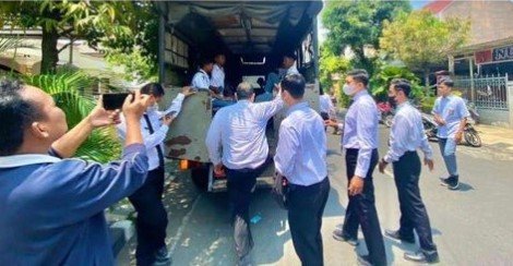 Pelajar Bolos Sekolah Diamankan Satpol PP Lamongan, Kabur ke Semak Tetap Ketahuan | merdeka.com