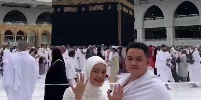 Viral Pasangan Ini Ijab Kabul di Depan Ka'bah, Jadi Sorotan | merdeka.com