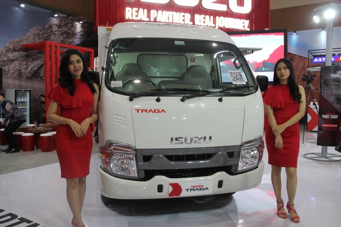 Di Balik Gemerlap Pameran Otomotif: Suka-Duka Menjadi Usher dan SPG ...