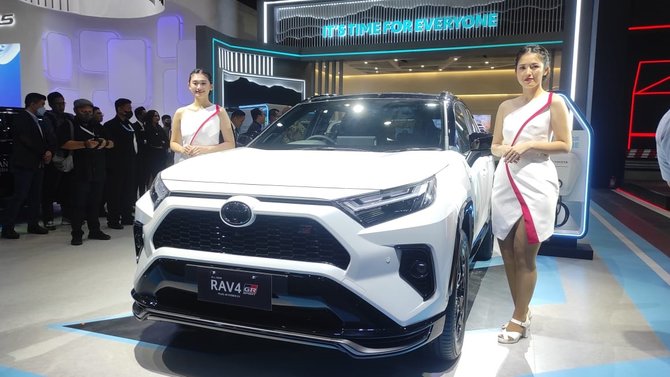 Di Balik Gemerlap Pameran Otomotif: Suka-Duka Menjadi Usher dan SPG ...
