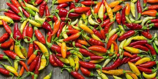 Harga Cabai Makin Pedas, Tembus Rp90.000 per Kg Jelang Ramadan | merdeka.com
