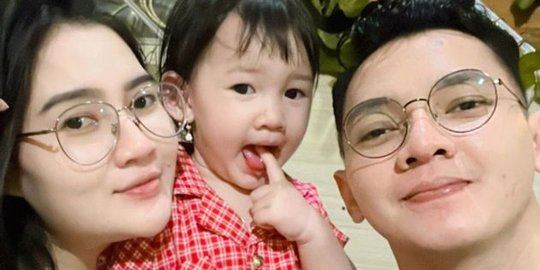 Selamat! Nella Kharisma dan Dory Harsa Dikaruniai Anak Kedua | merdeka.com