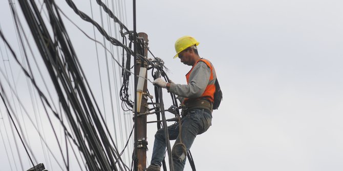 Penataan Kabel Internet Semrawut di Tangsel Terkendala Biaya | merdeka.com