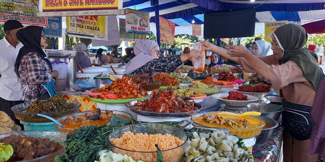 Berburu Menu Takjil yang Menggugah Selera di Pasar Pabukoan Kota Padang ...
