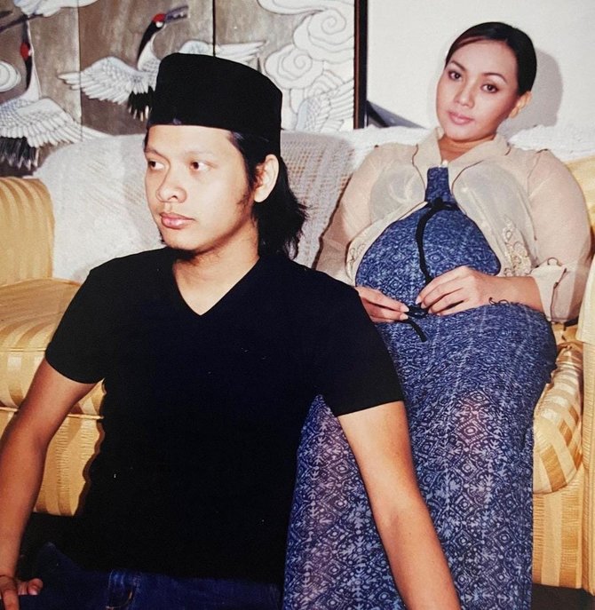 Potret Jadul Armand Maulana, Sosok Istri Sedang Hamil Muda Jadi Sorotan | merdeka.com