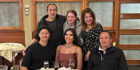 Bertemu Keluarga Pacar, Intip 5 Momen Millen Cyrus di Melbourne ...