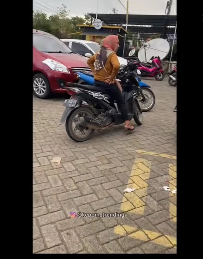 Viral Wanita Tak Mau Bayar Belanjaan di Minimarket, Alasannya Bikin Heran | merdeka.com