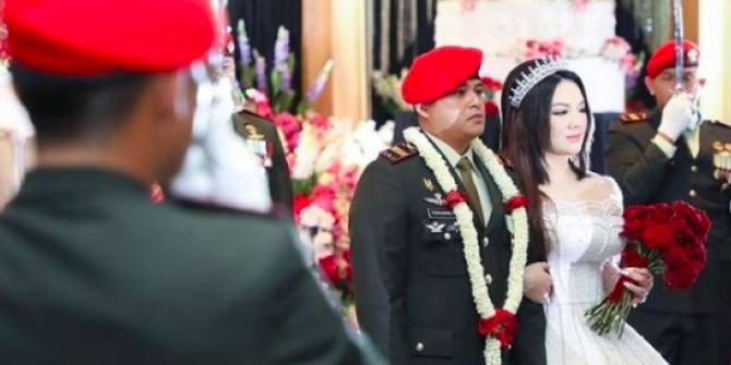 2 Politisi Muda Dinikahi Perwira TNI & Polri, Sosok Ayahnya Bukan Orang ...