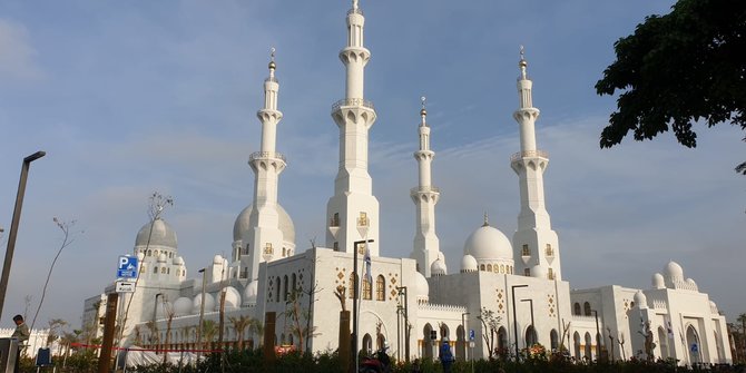 Masjid Raya Sheikh Zayed Solo, Masjid Indonesia dengan Nuansa Timur ...
