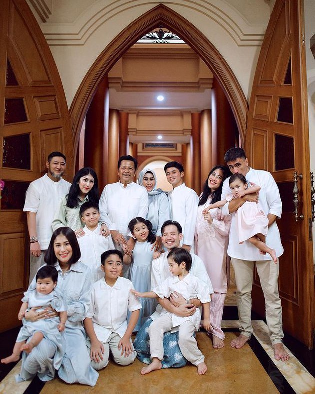 Tanpa Tiara Andini, Ini 5 Potret Alshad Ahmad Rayakan Lebaran | merdeka.com